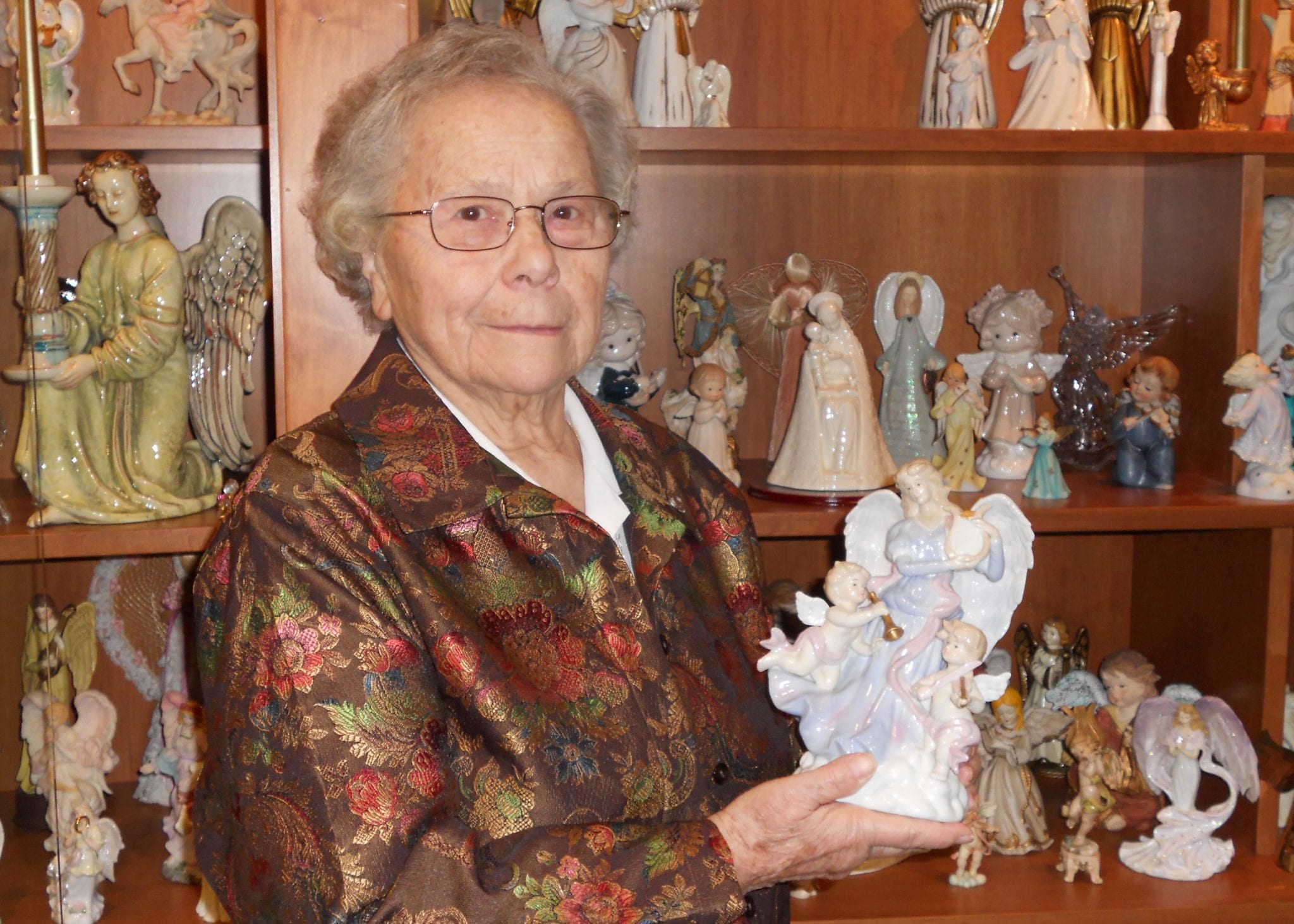 Angel figurines deliver message of love at Ohio senior care facility | Crux
