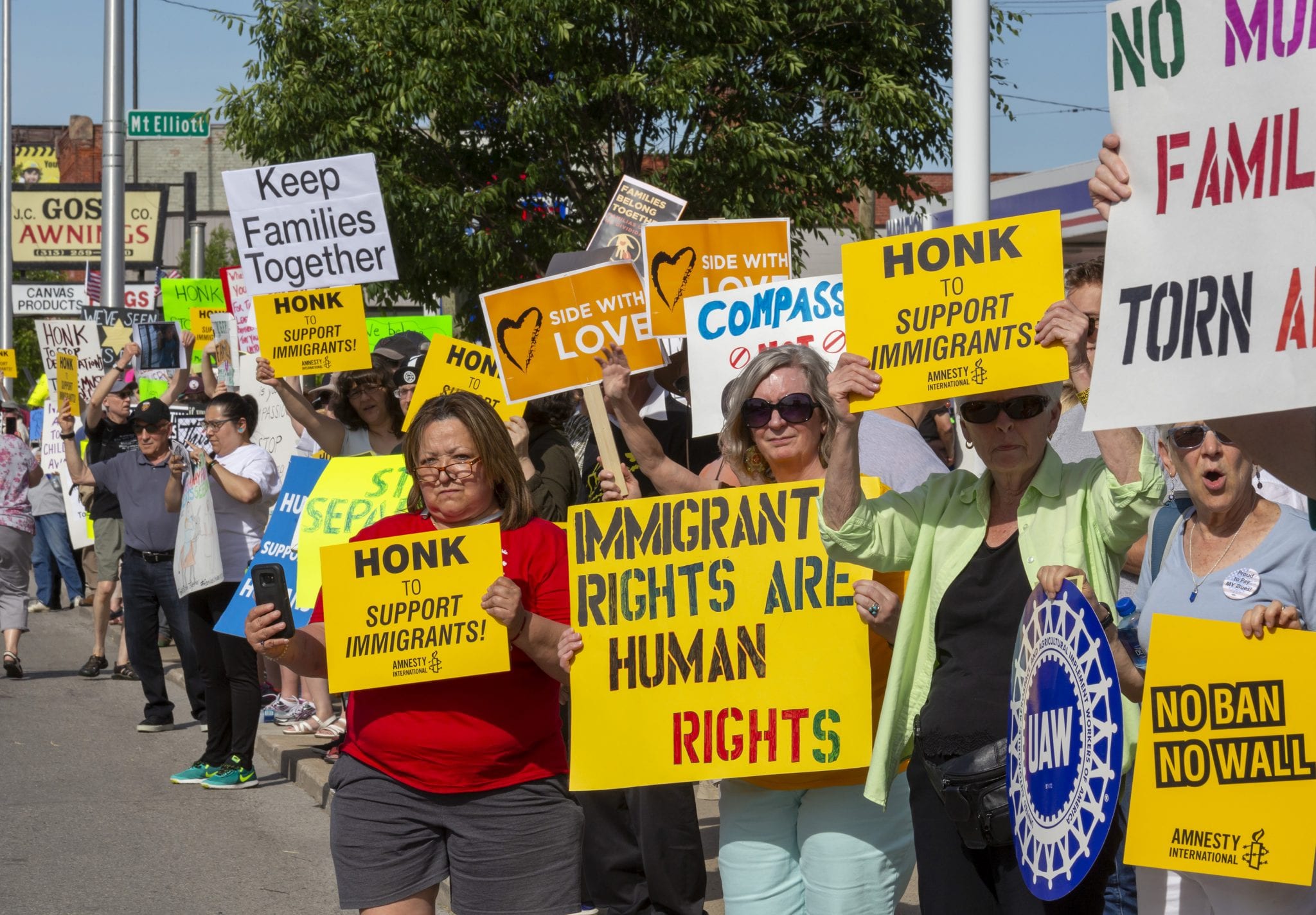 Catholics mobilize at border and around U.S. to help separated families ...