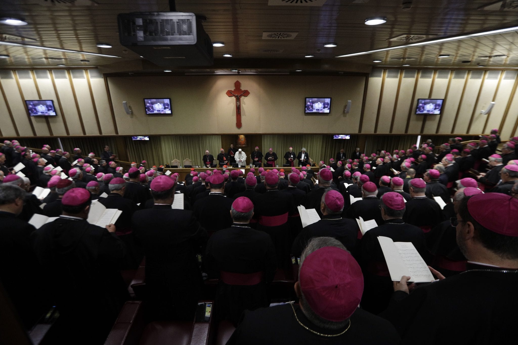 Despite criticism, pope largely confirms current synod process | Crux