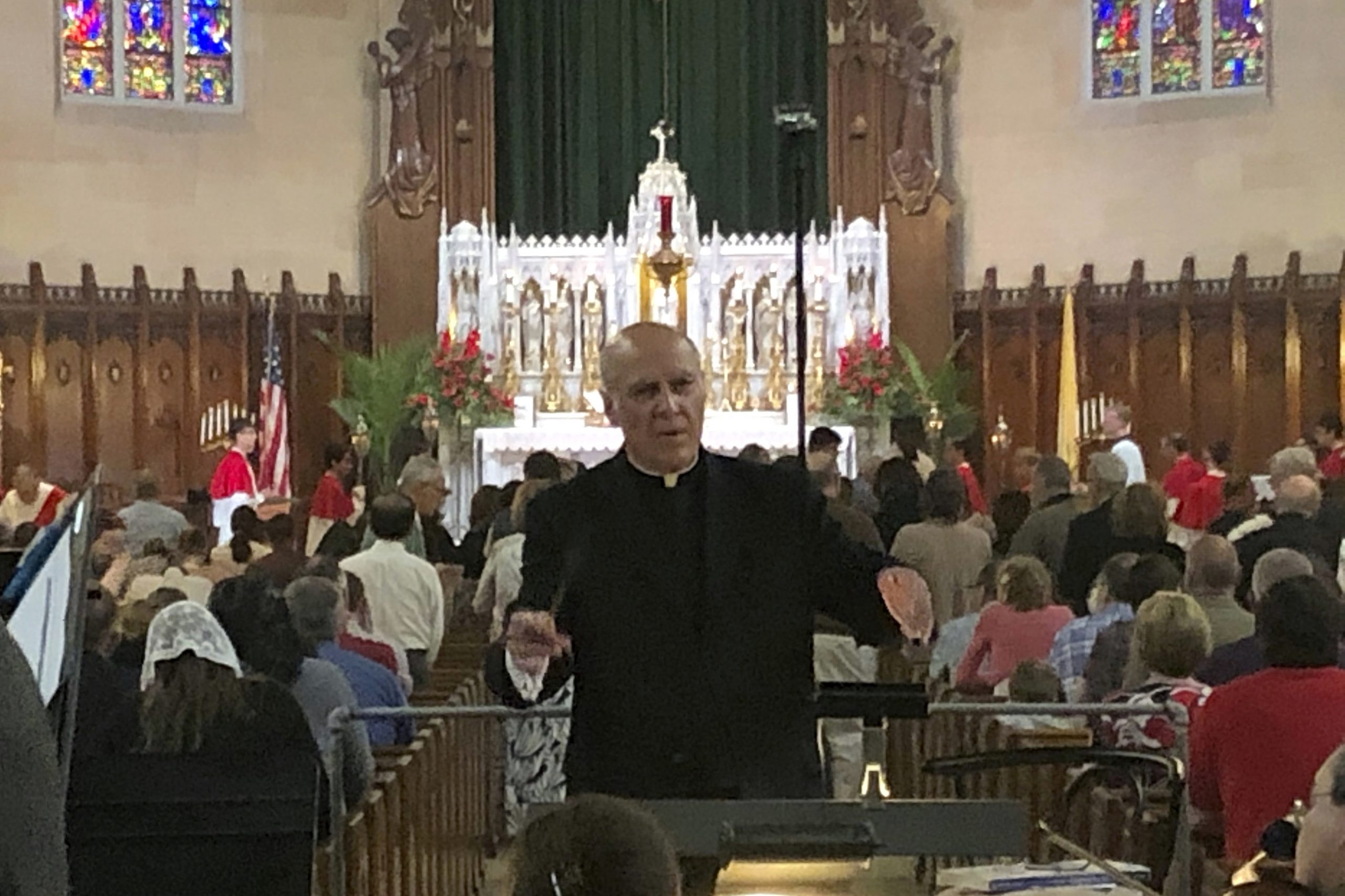 Archdiocese removes prominent Detroit priest from pulpit | Crux