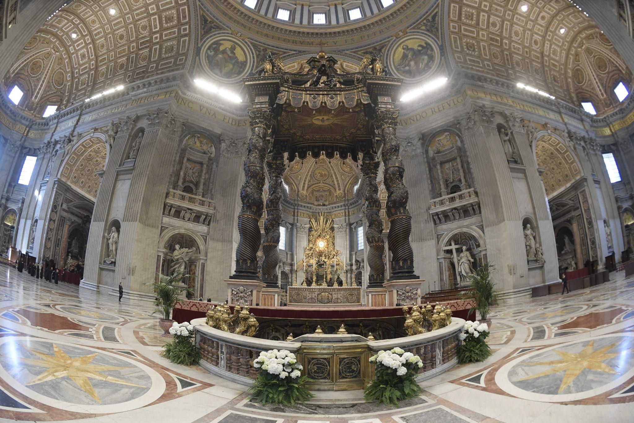On an Easter under quarantine, Pope calls resurrection a ‘contagion of ...