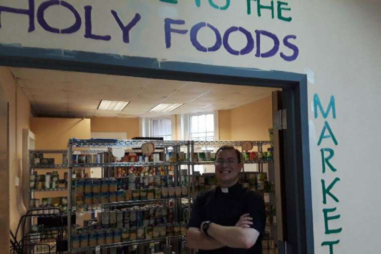 ‘Holy Foods Market’ brings customer service to local pantry | Crux