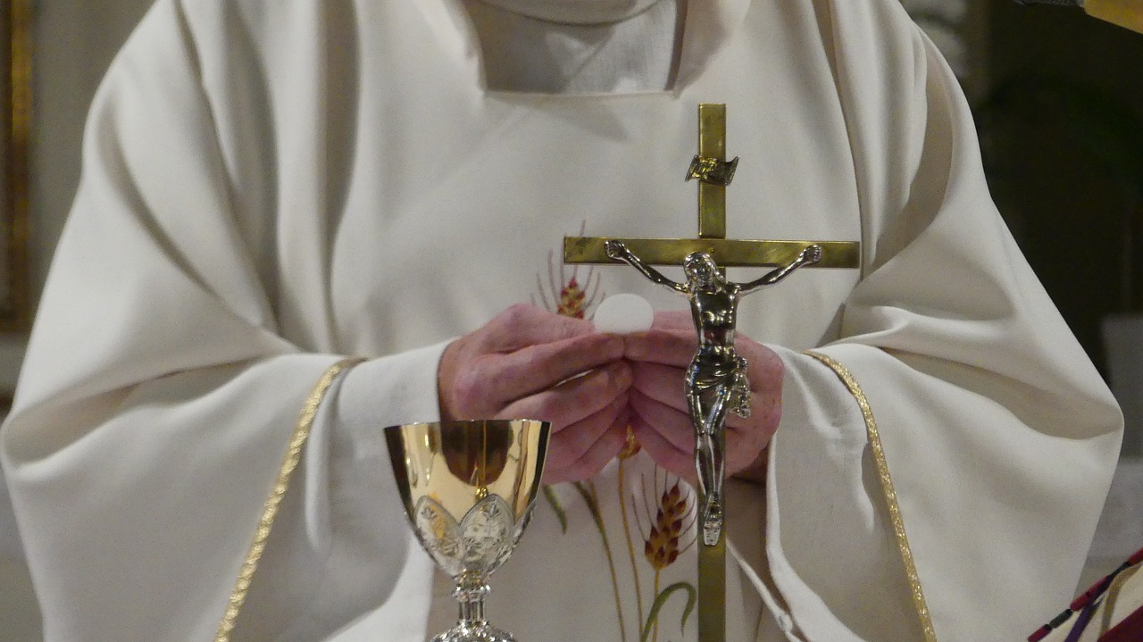 German priest with COVID-19 celebrated Mass in several towns | Crux