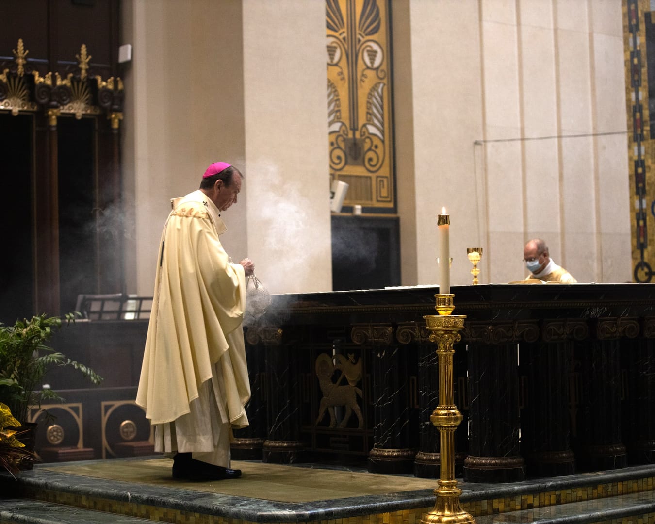 Pope Francis appoints Cincinnati priest as bishop of Columbus, Ohio : r ...