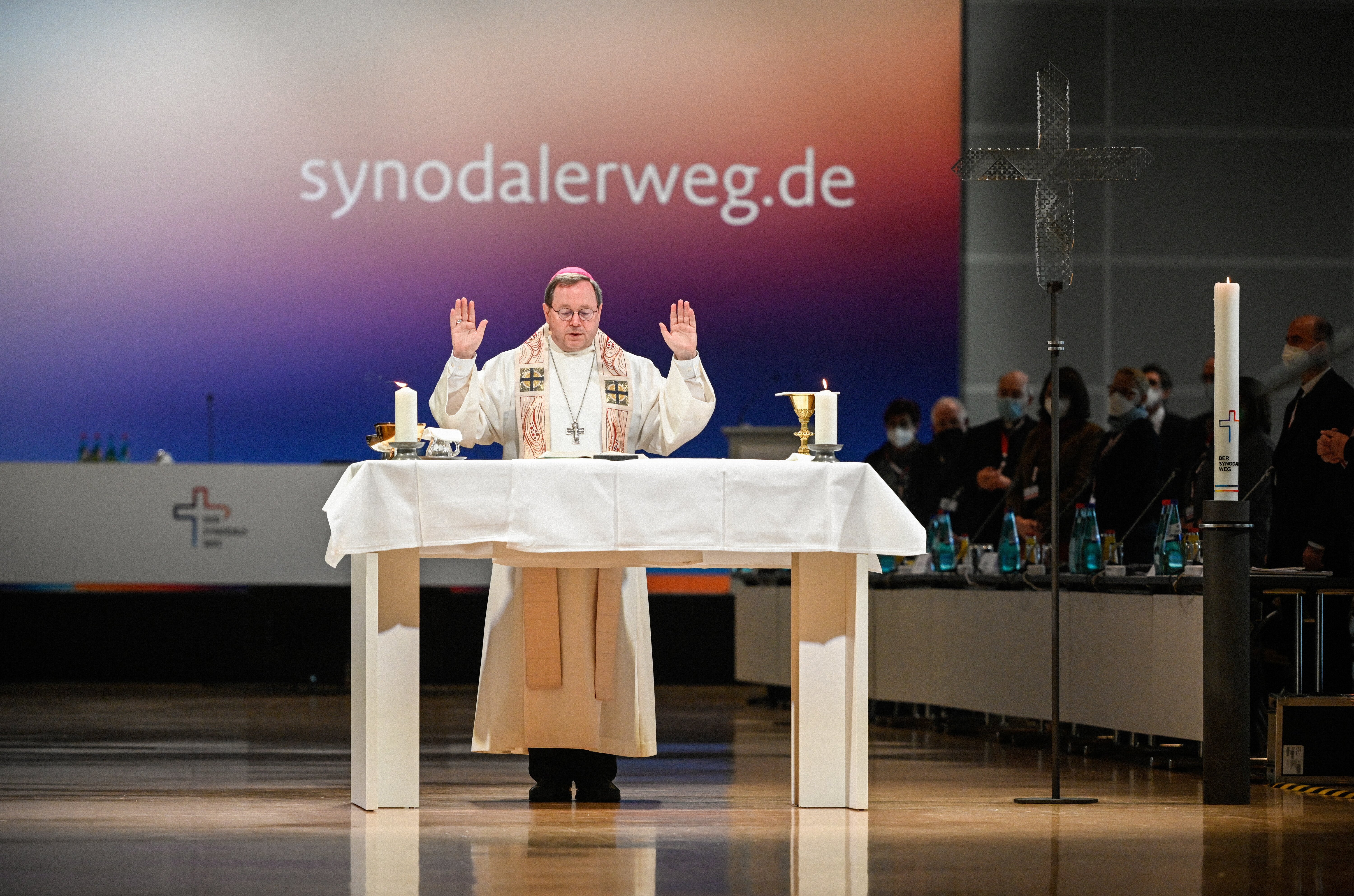 Despite criticisms, bishop believes German Catholics share path with pope Despite criticisms, bishop believes German Catholics share path with pope