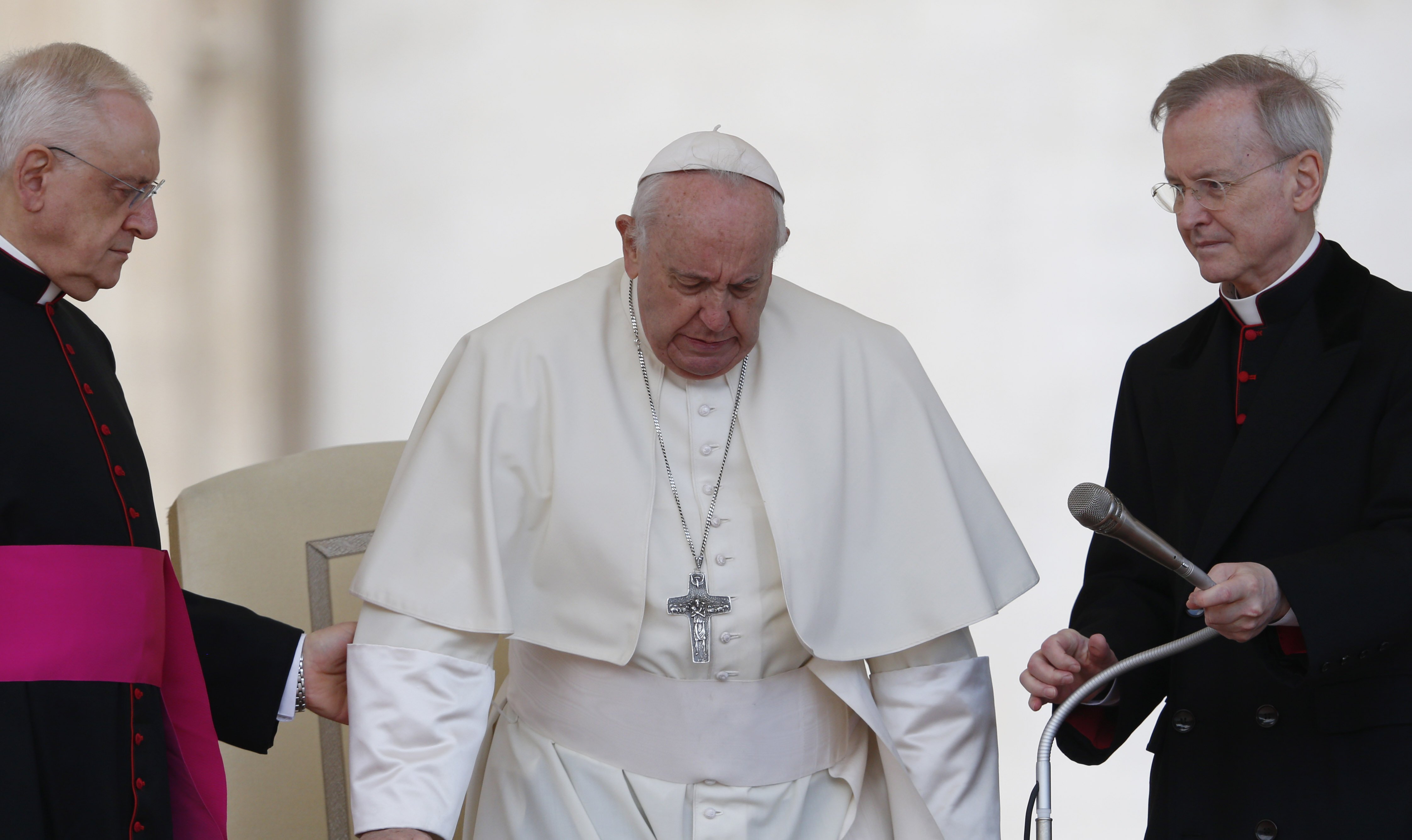 Pope agrees to treat painful knee with therapeutic injections | Crux