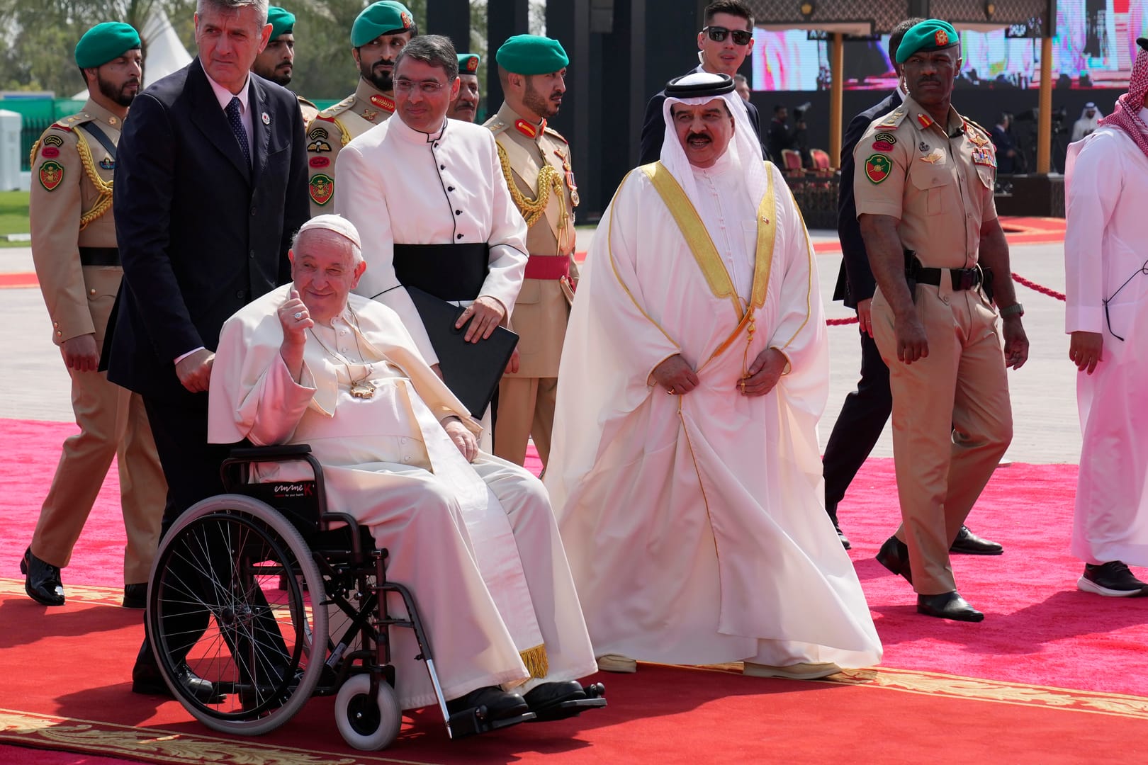 Pope tells Bahraini Muslim leaders that unity, fraternity are the path ...