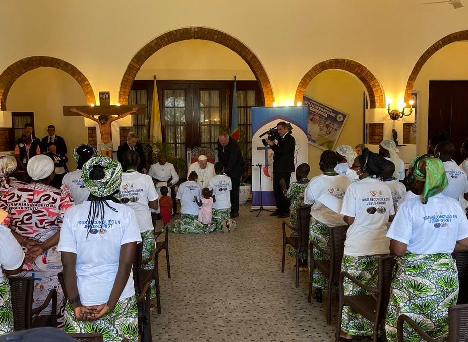 Meeting Congo war victims, Pope decries external, internal forces ...