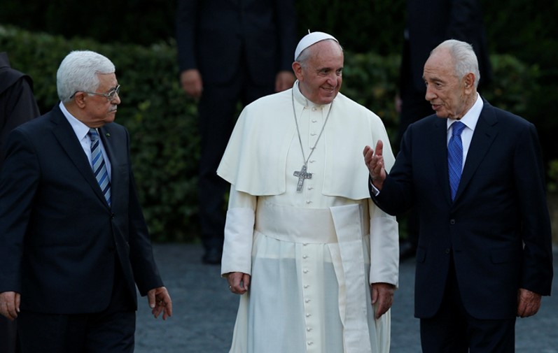 Iconic images from a decade of Pope Francis | Crux