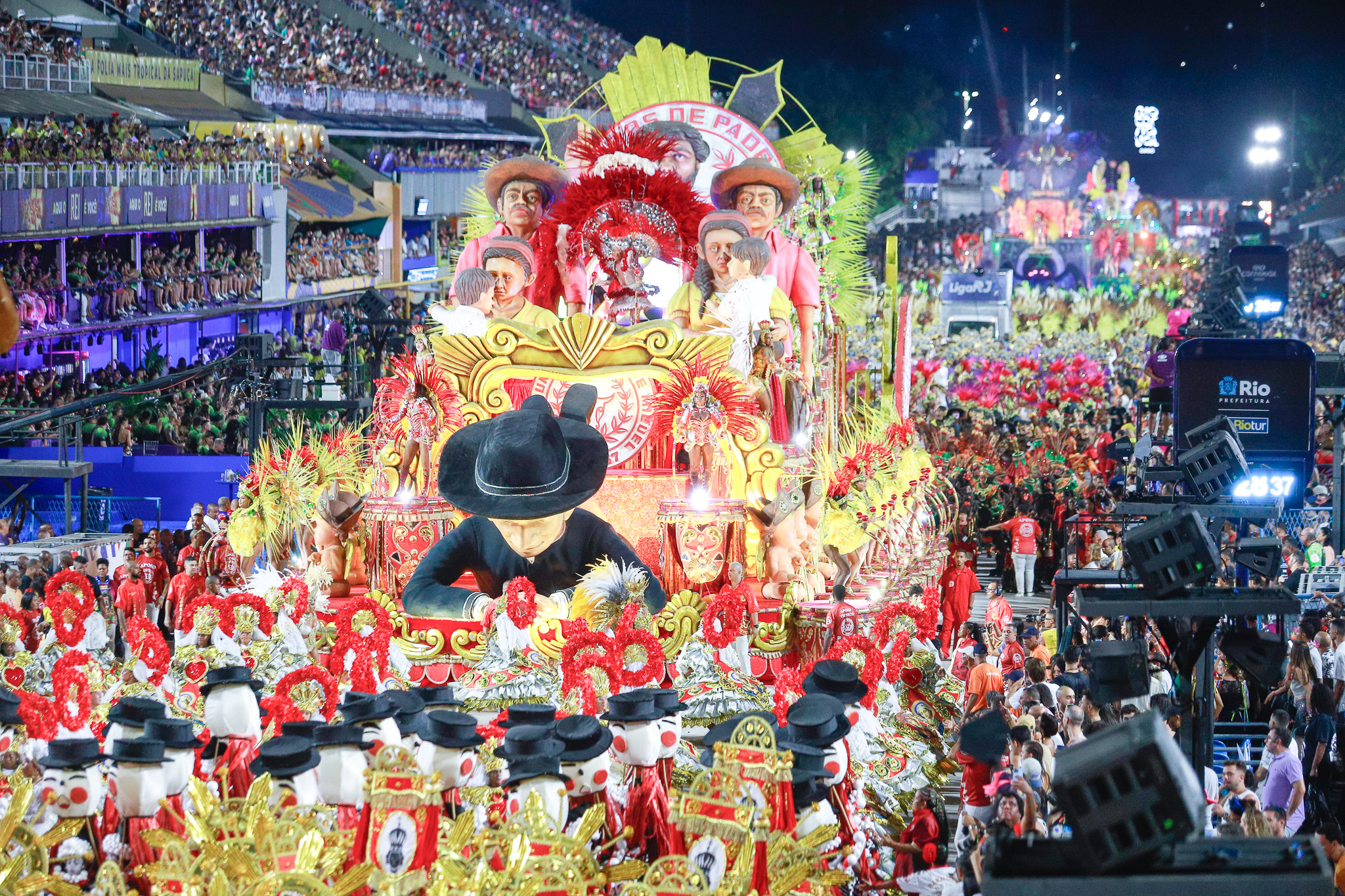 Carnival parade tells story of Brazilian folk saint and spurs ...