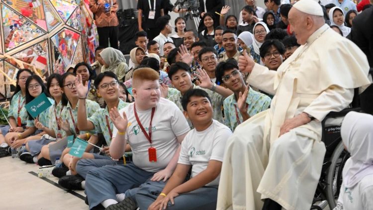 Pope tells Indonesia’s small Catholic community to take risks in ...