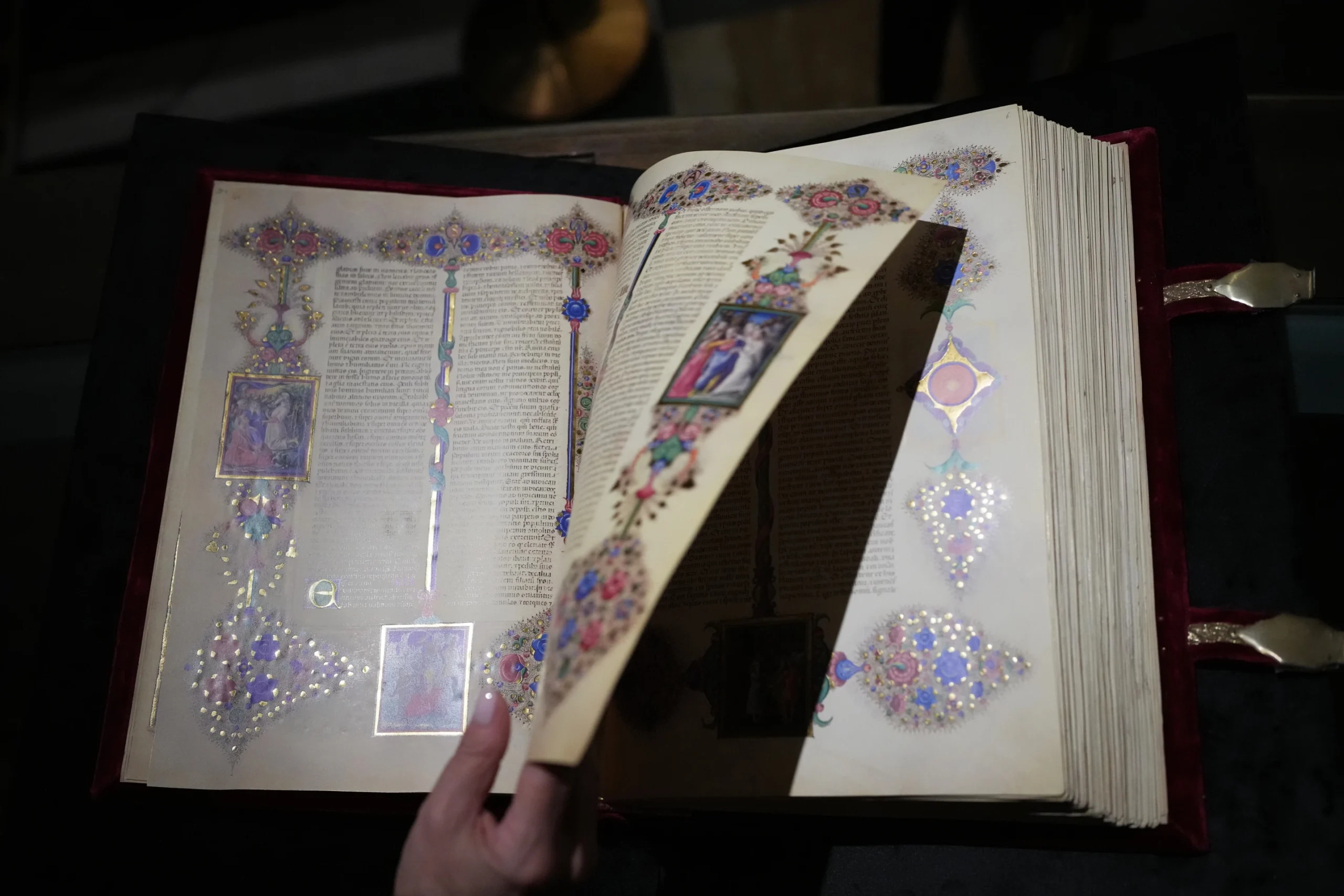 Bible described as the ‘Mona Lisa of illuminated manuscripts’ goes on ...