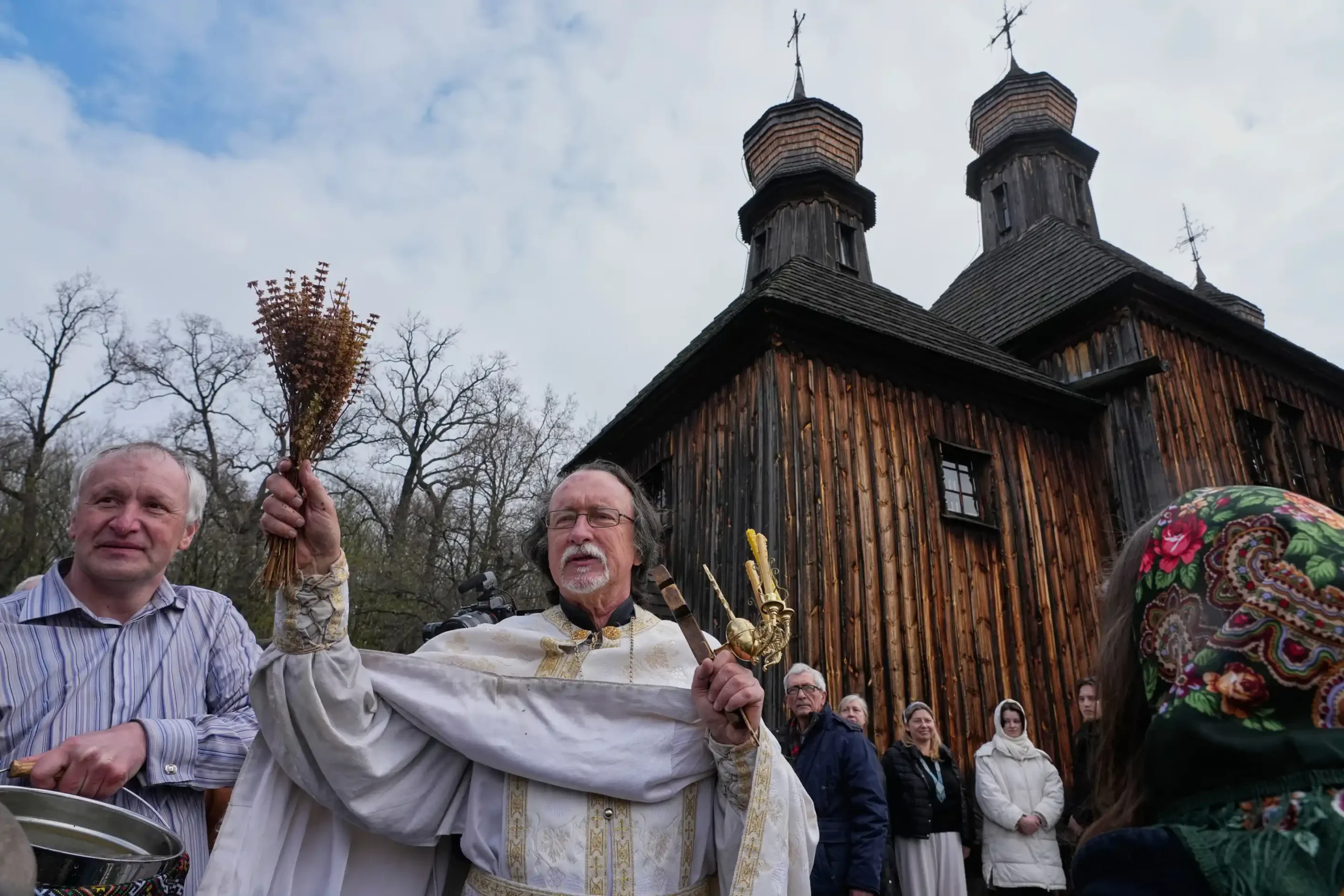 Russia and Ukraine accuse each other of violating Putin’s Easter ...